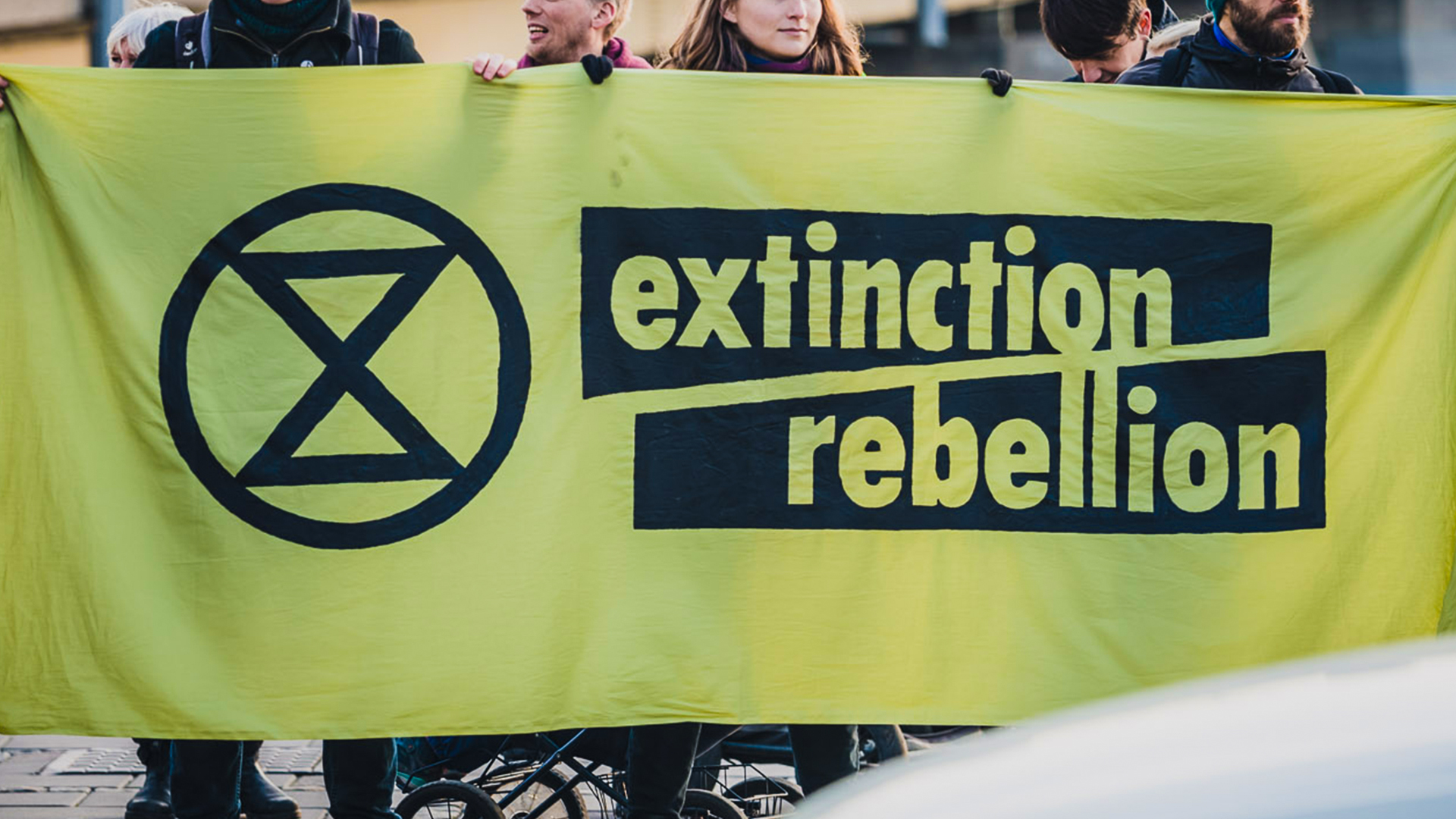 Extinction Rebellion break into UK oil refinery, climb silos - Gript