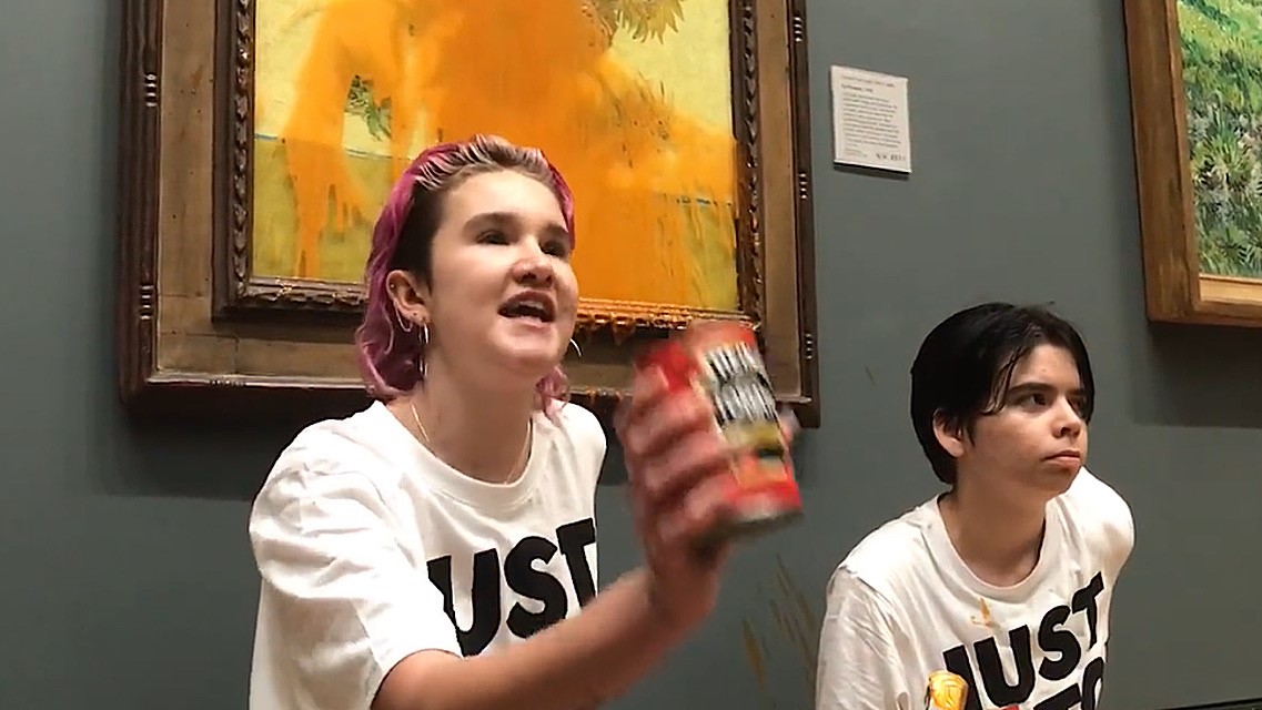 WATCH: Climate activists throw soup on Van Gogh's famed 'Sunflowers ...