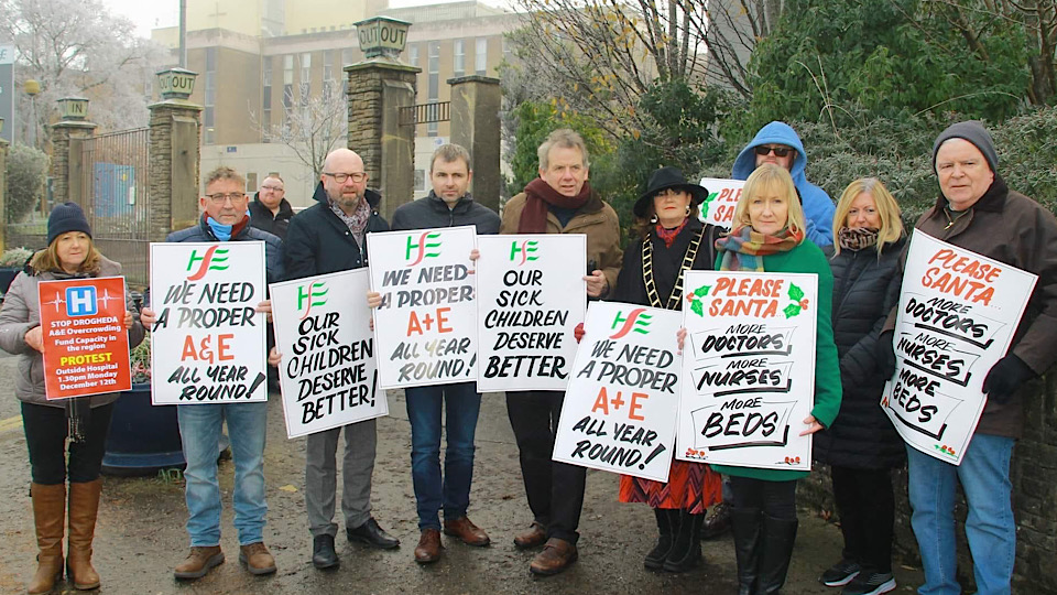 Large crowds brave freezing cold to protest A&E crisis - Gript