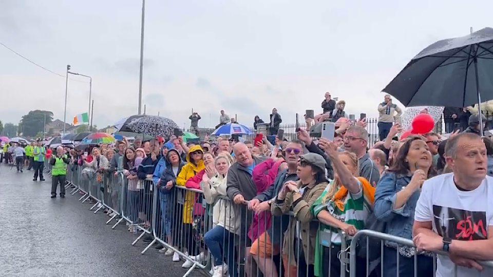WATCH: Thousands of Aslan fans unite in song as Christy Dignam is laid ...