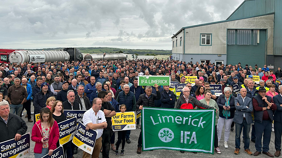 Cork: Thousands of farmers protest against EU nitrate derogation plans ...