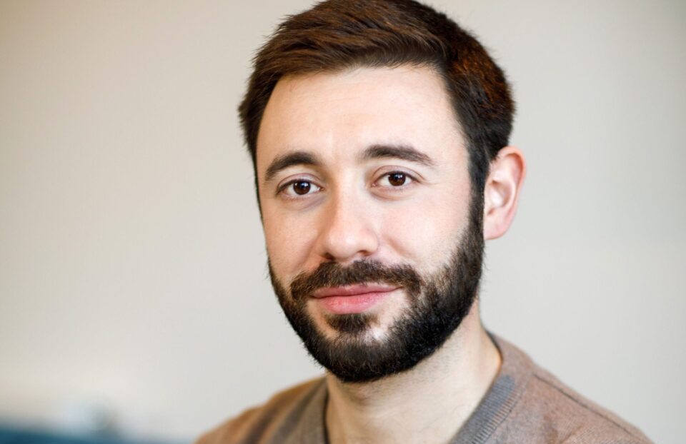 Trainee therapist expelled for view on trans therapy reaches settlement ...