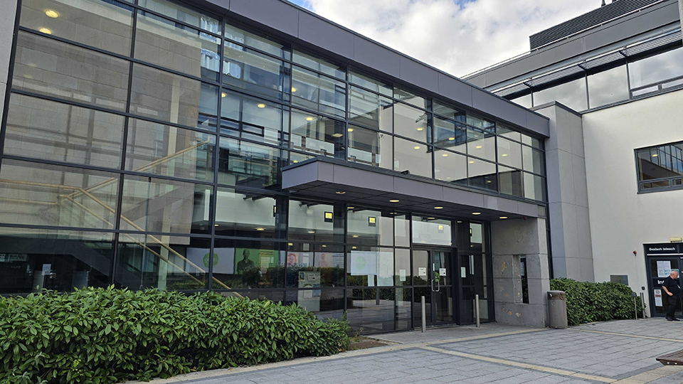 Man with 17 previous warrants arrested while on bail - Gript