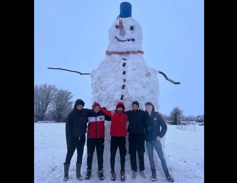 PHOTOS: Limerick friends build "Ireland's biggest snowman" possibly - Gript