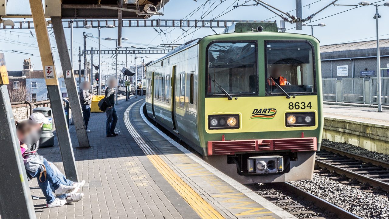 Rush hour DART chaos as overhead cable accidentally cut - Gript
