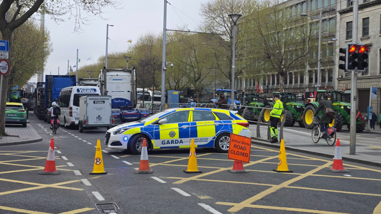 City centre gridlock as protests disrupt transport - Gript